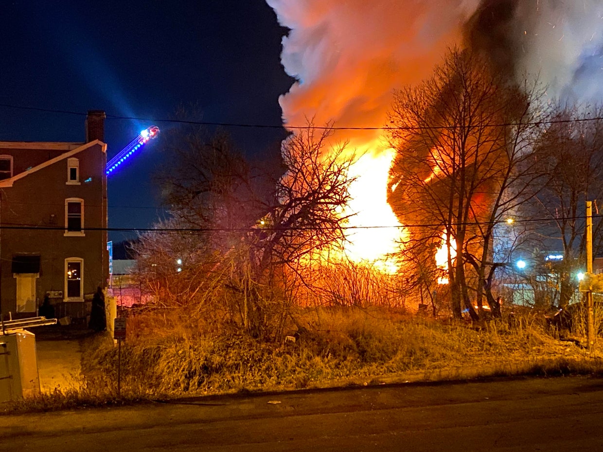 Massive fire breaks out on Pittsburgh's North Side - CBS Pittsburgh