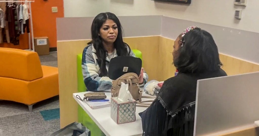 Oakland non-profit helps foster youth aging out of system - CBS San ...