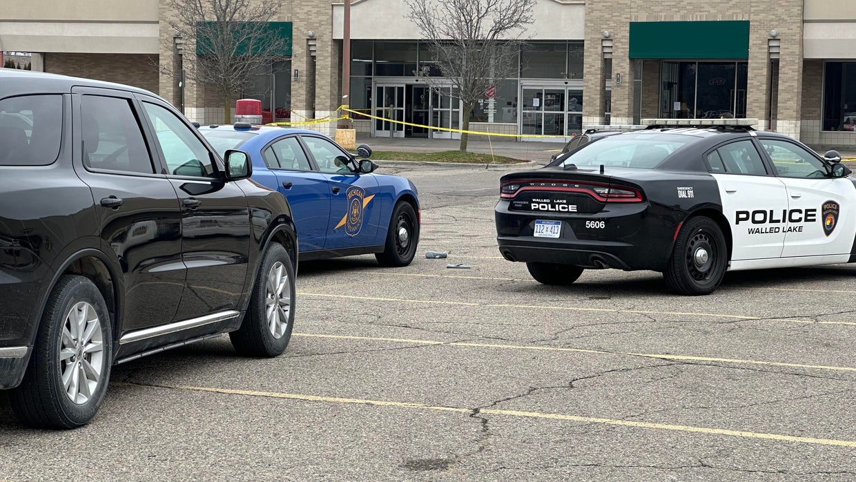 Man hospitalized after alleged assault at Walled Lake Commons Shopping ...