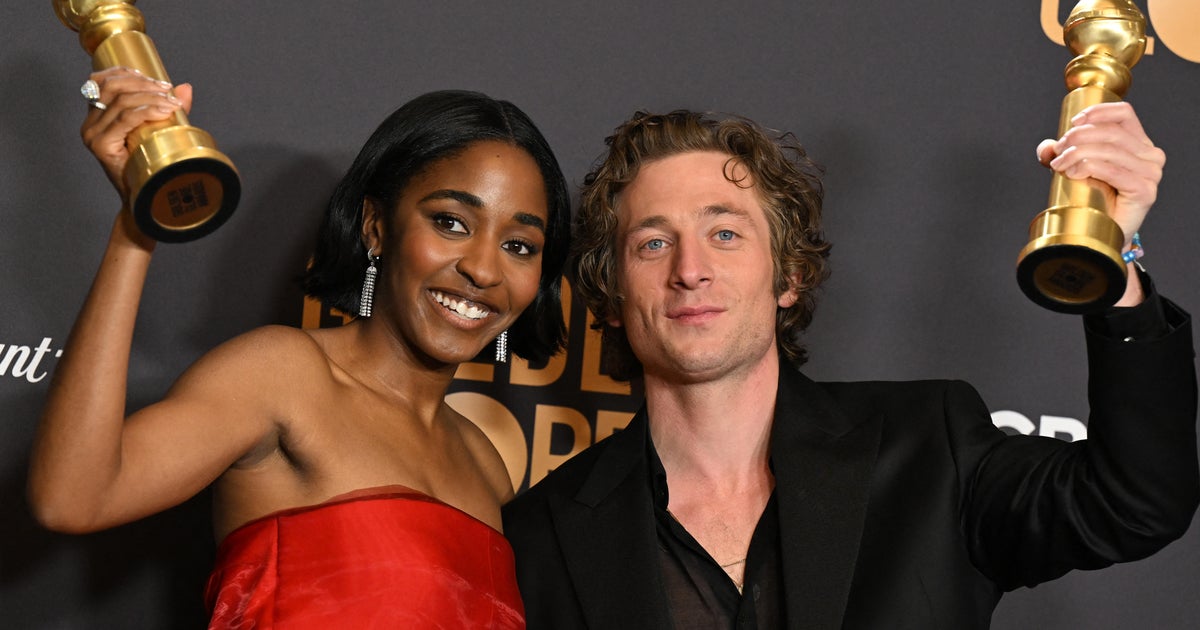 Gov. Pritzker gives 'round of applause' to Chicago-based show 'The Bear ...