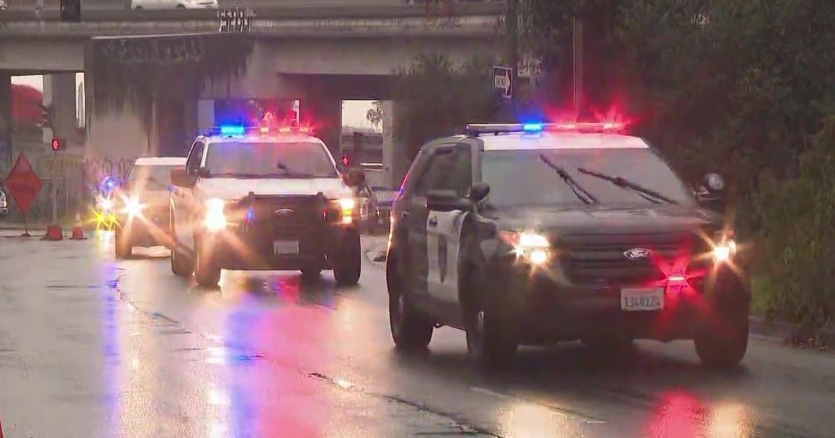 Police motorcade rolls on Highway 580 ahead of Oakland Police Officer ...