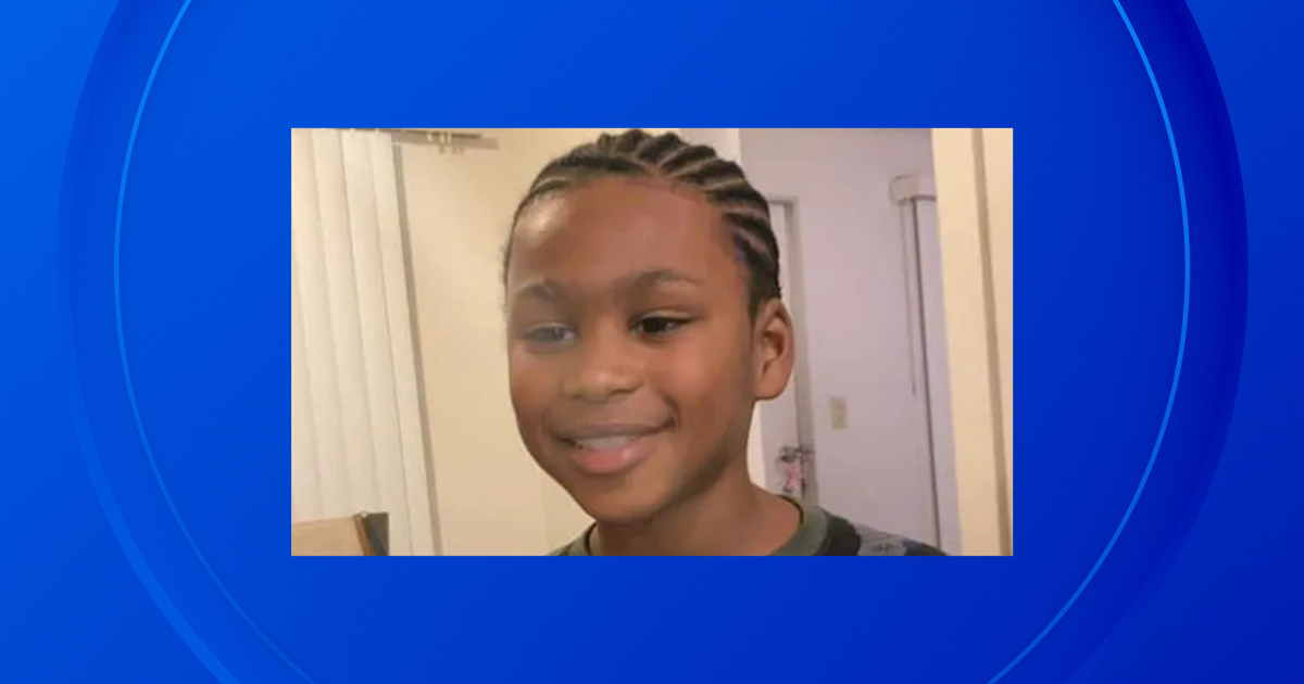 Community and Detroit police door-knock, seeking answers in fatal ...