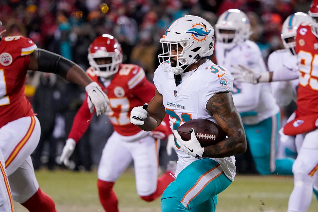 Miami Dolphins lose to Kansas City Chiefs 26-7 in one of coldest NFL ...