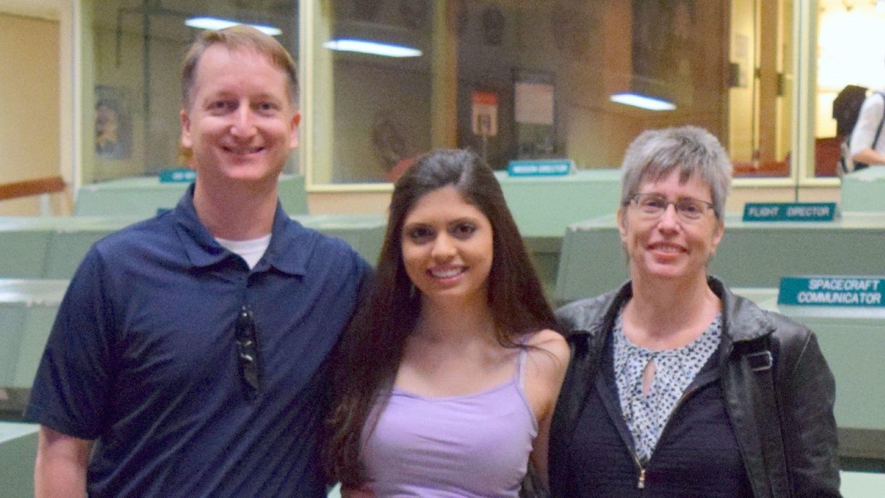 How did Texas teen Cayley Mandadi die? Her parents find a clue in her ...