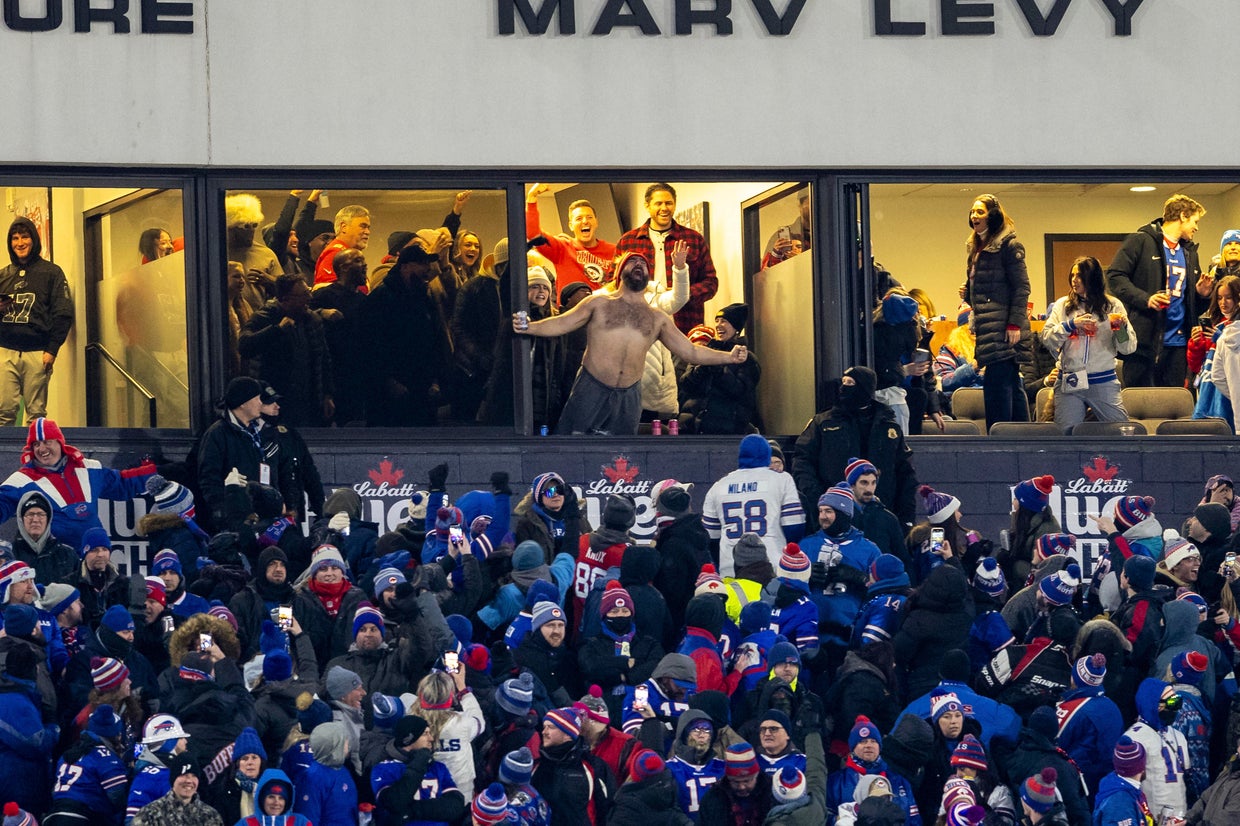 Missouri cookie designer creates viral Jason Kelce cookie cake - CBS ...