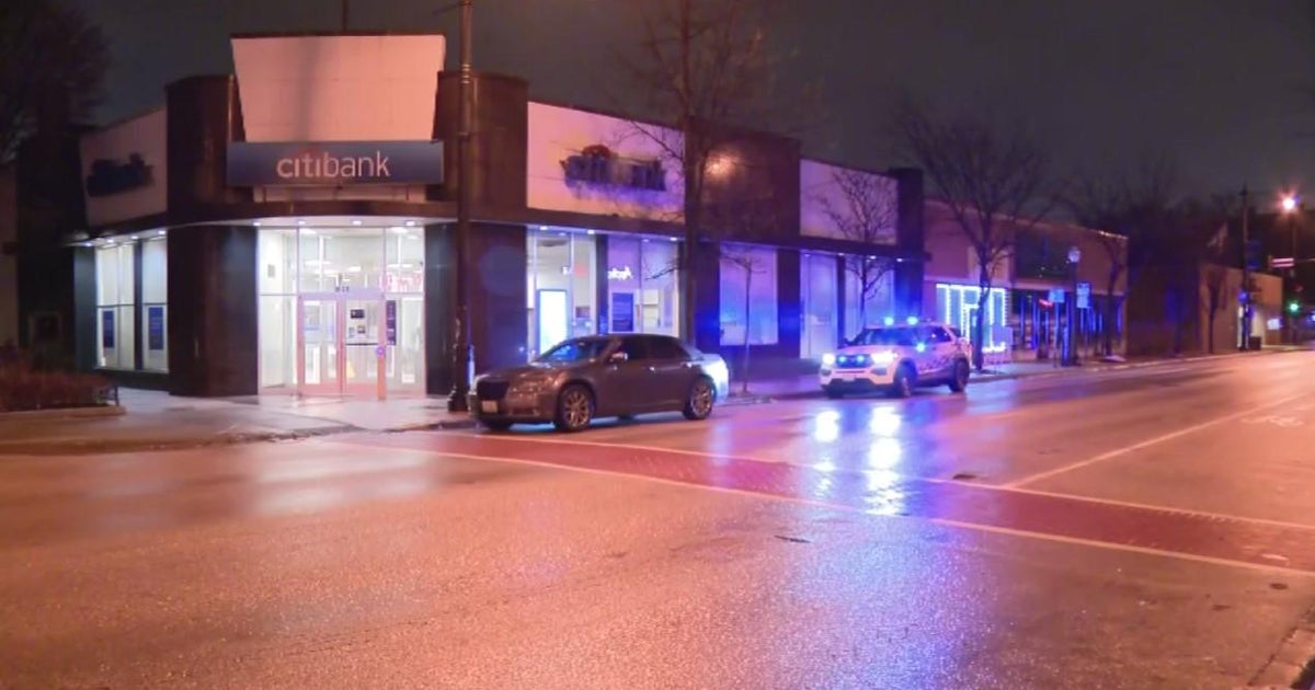 Man robbed and pistol-whipped leaving ATM on South Side of Chicago ...