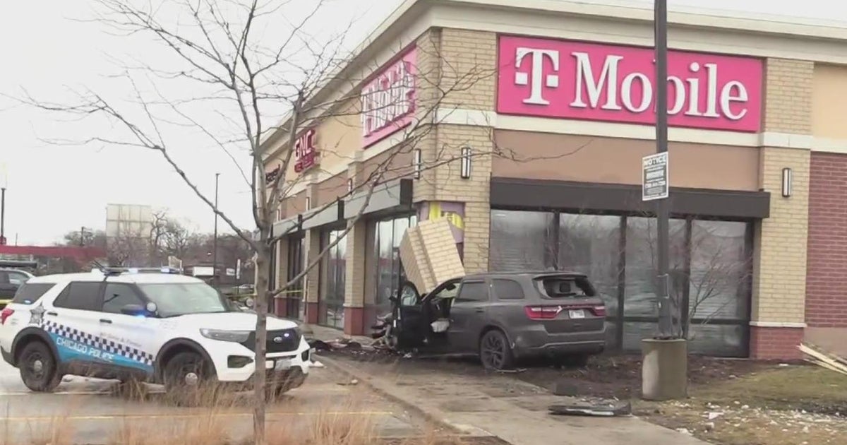 Police investigating Chatham shooting and crash - CBS Chicago