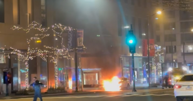 Car erupts in flames on Chicago's Magnificent Mile - CBS Chicago