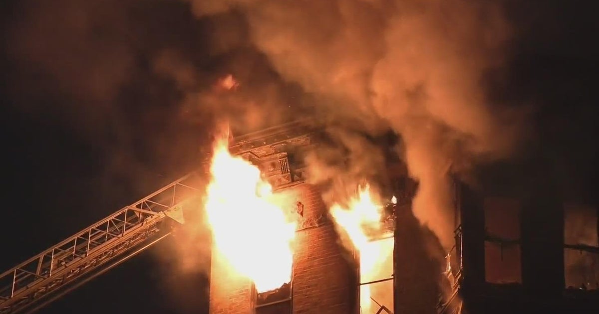 3 people injured after escaping apartment fire on Chicago's Near North ...