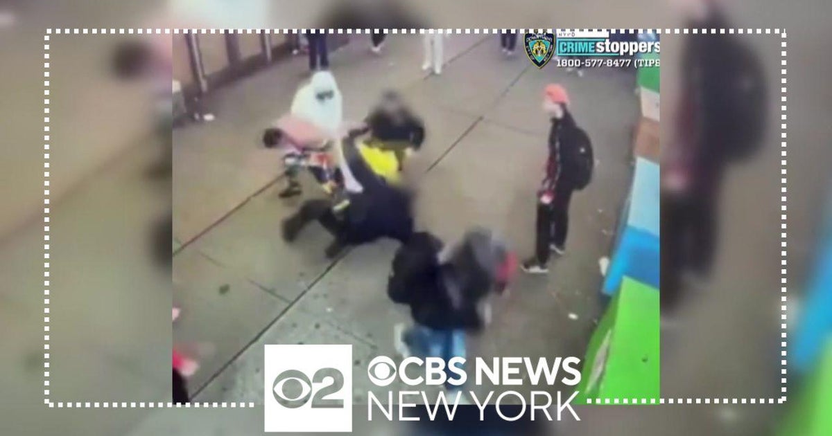 2 more arrested in attack on police in Times Square - CBS New York