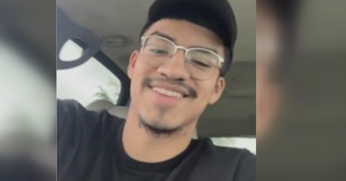 Crime Stoppers offers $15,000 reward for clues in Chicago murder - CBS ...