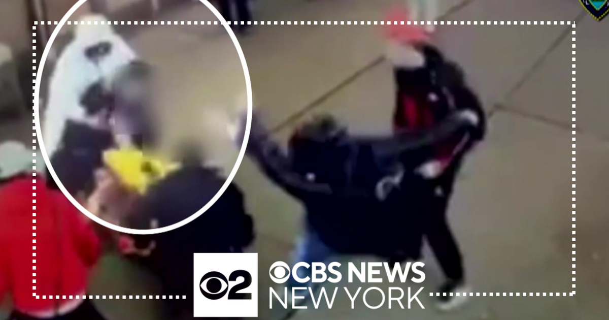 Body camera video shows Times Square assault on NYPD officers - CBS New ...