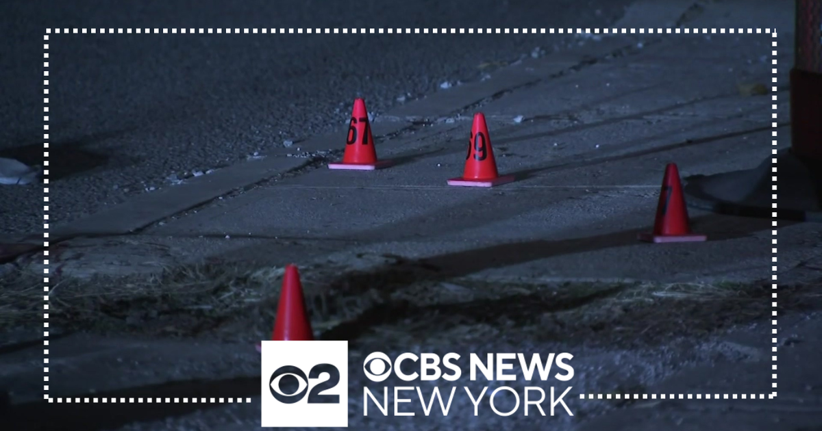 Man struck after jumping onto hood of car - CBS New York