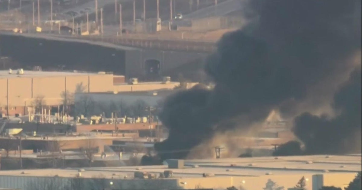 Worker dies after massive industrial fire in Elk Grove Village - CBS ...