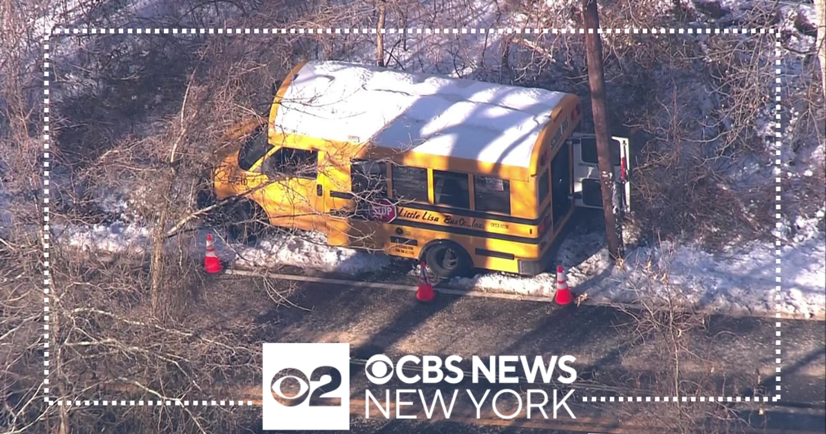 7 students hurt in school bus crash on Long Island - CBS New York