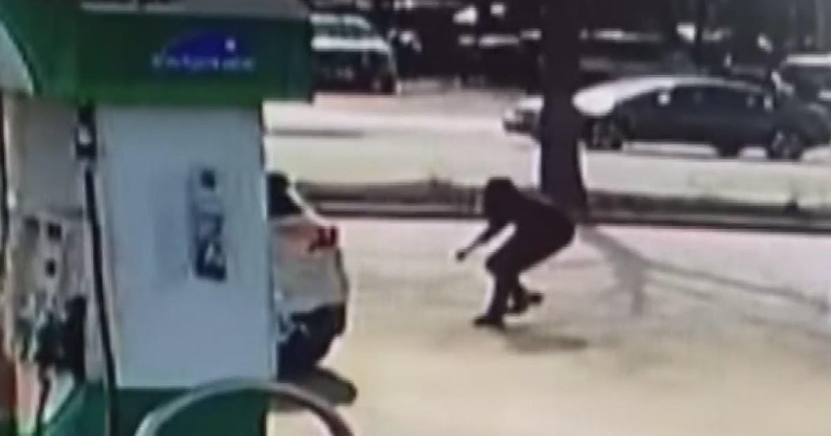 Thief steals car while owner pumps gas in Hinsdale - CBS Chicago