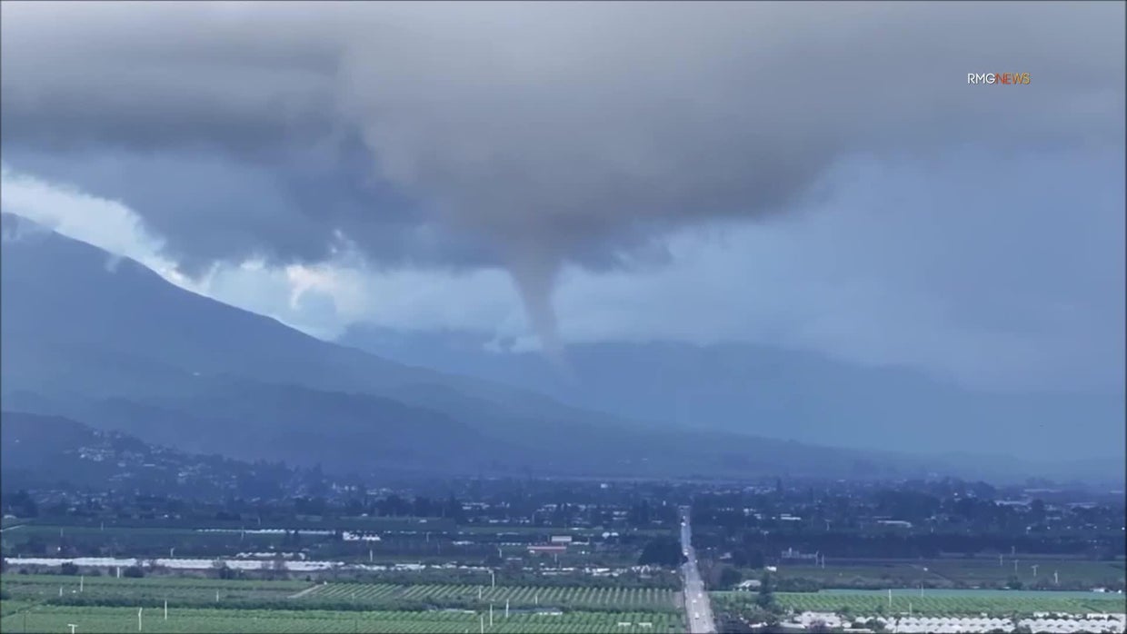 Funnel cloud appears near Santa Paula - CBS Los Angeles