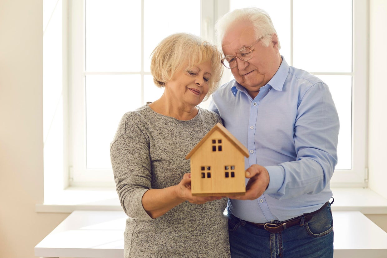 5 homebuying tips for seniors - CBS News