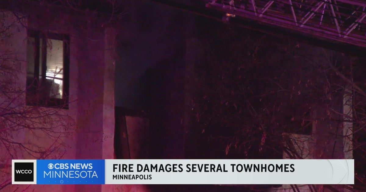 Fire torches south Minneapolis townhomes - CBS Minnesota