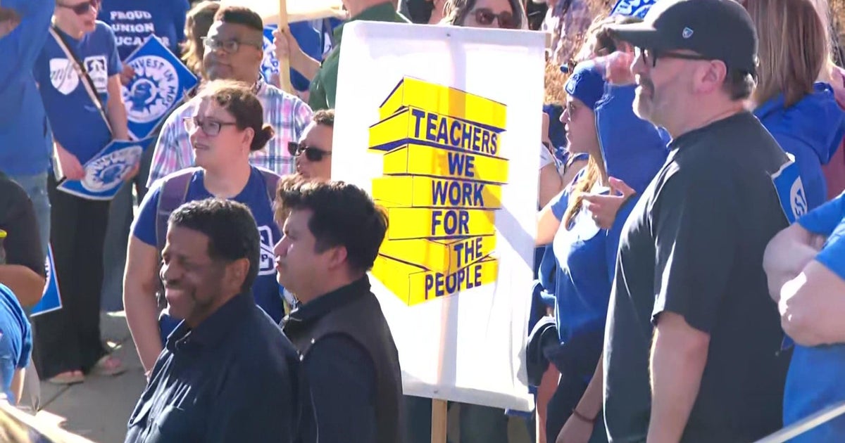 Minneapolis educators rally before entering school board meeting in ...