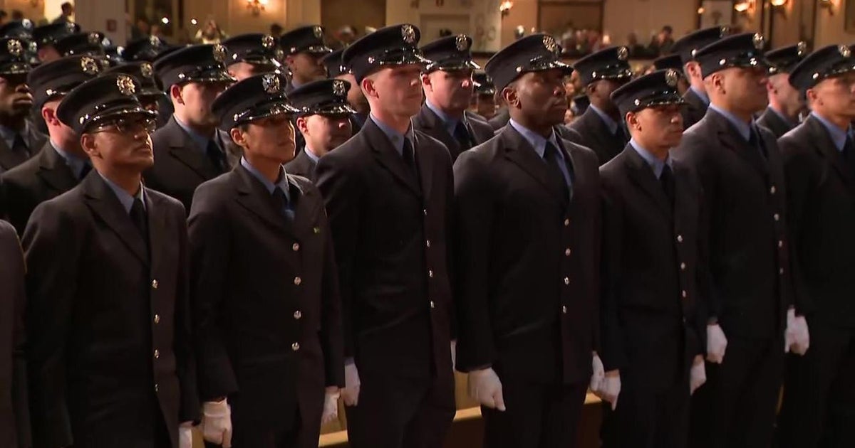 Hundreds of probationary FDNY firefighters graduate at ceremony in ...
