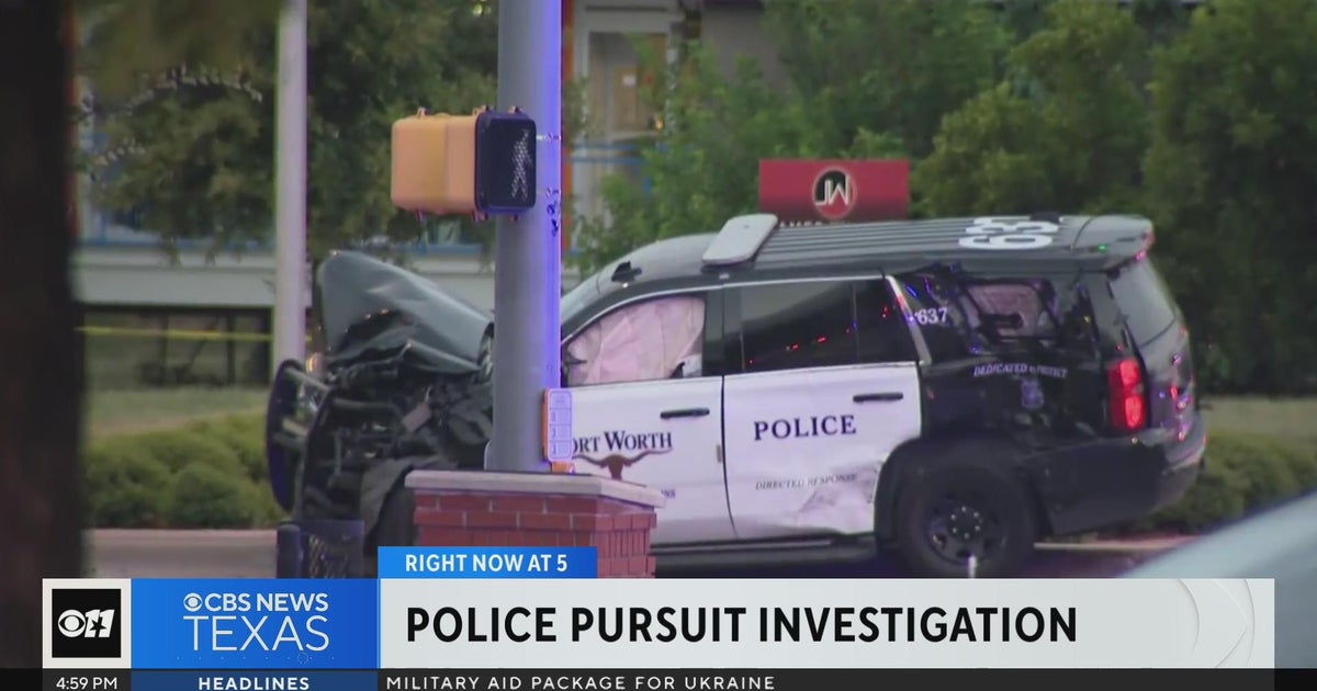 FWPD officer could face charges in deadly police chase - CBS Texas