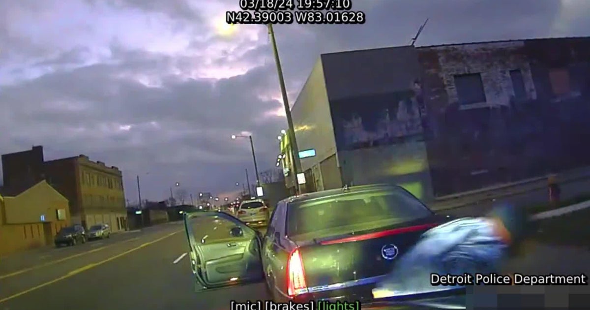 VIDEO: Detroit police officers take cover as shots fired - CBS Detroit