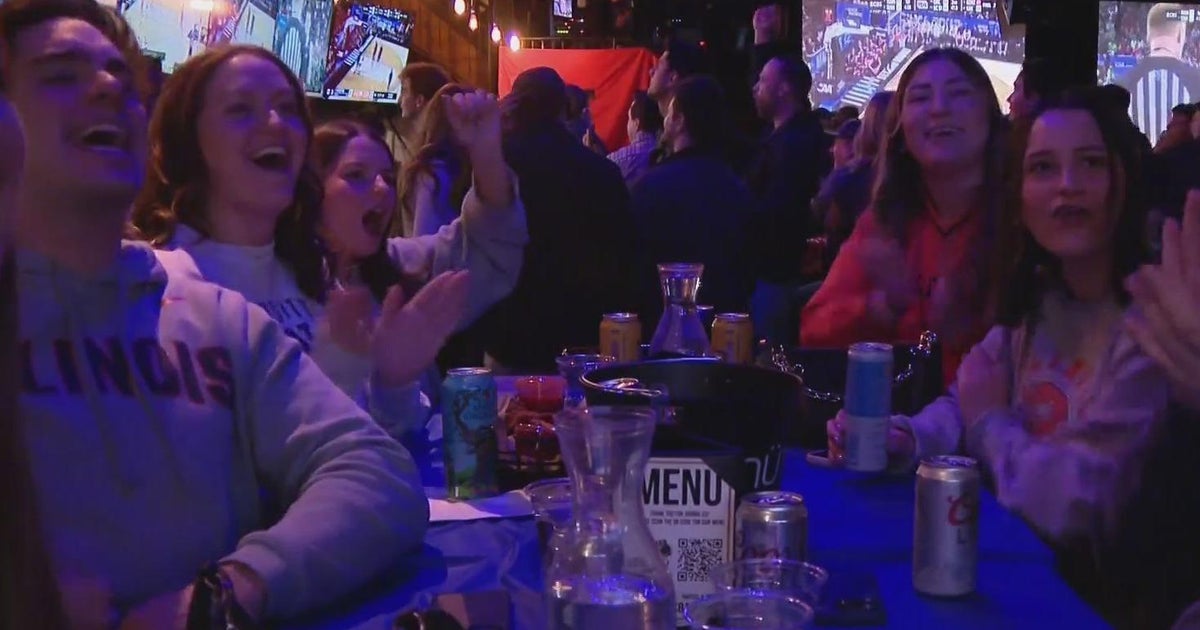 Illini fans pack bars for NCAA Tournament game against Duquesne - CBS ...