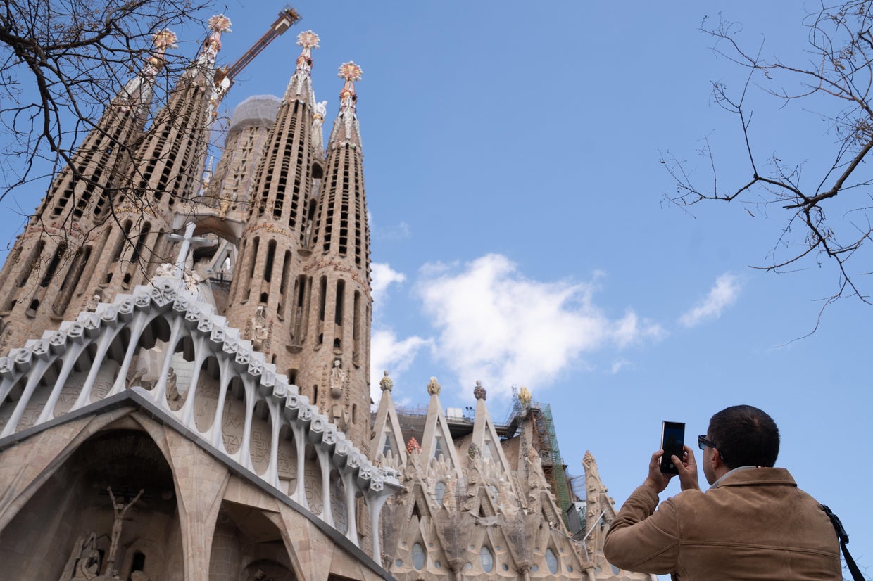 Barcelona's Sagrada Familia church expected to be completed in 2026 ...