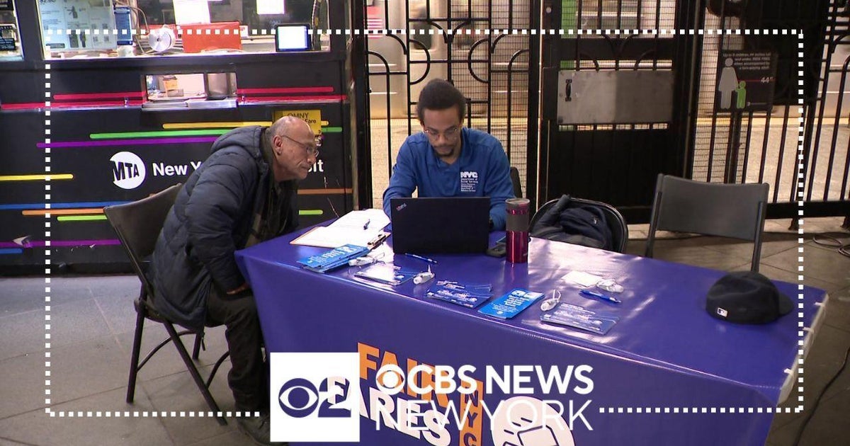 MTA expands eligibility requirements for discount fare program - CBS ...