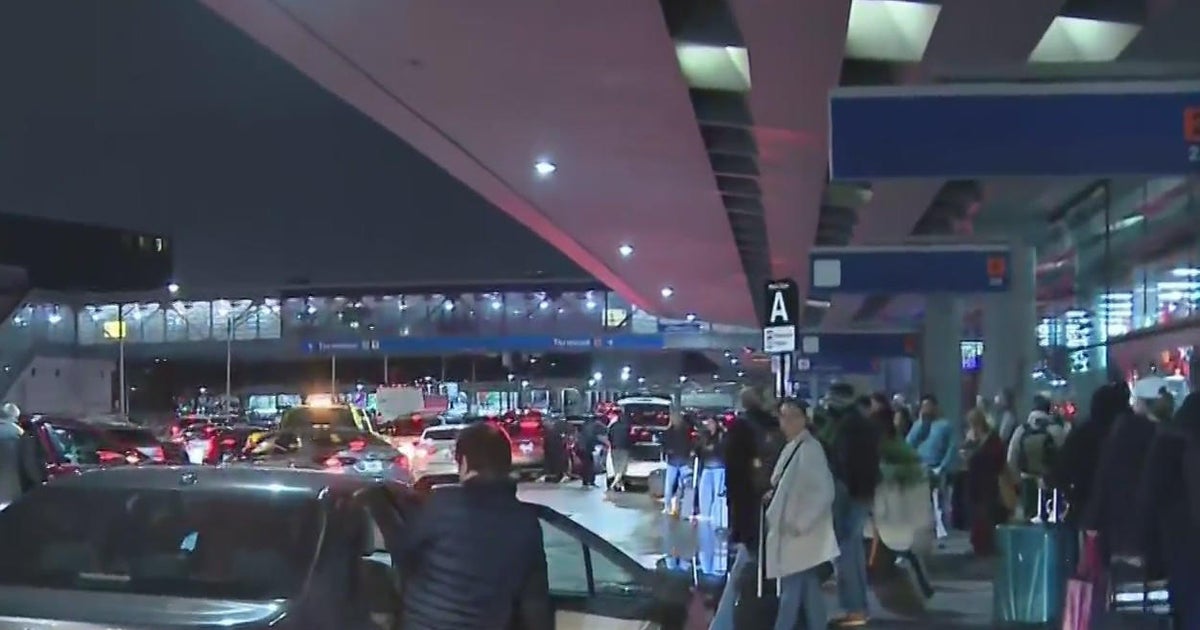 Busy travel day expected as millions head to Chicago airports - CBS Chicago Busy travel day expected as millions head to Chicago airports - CBS Chicago