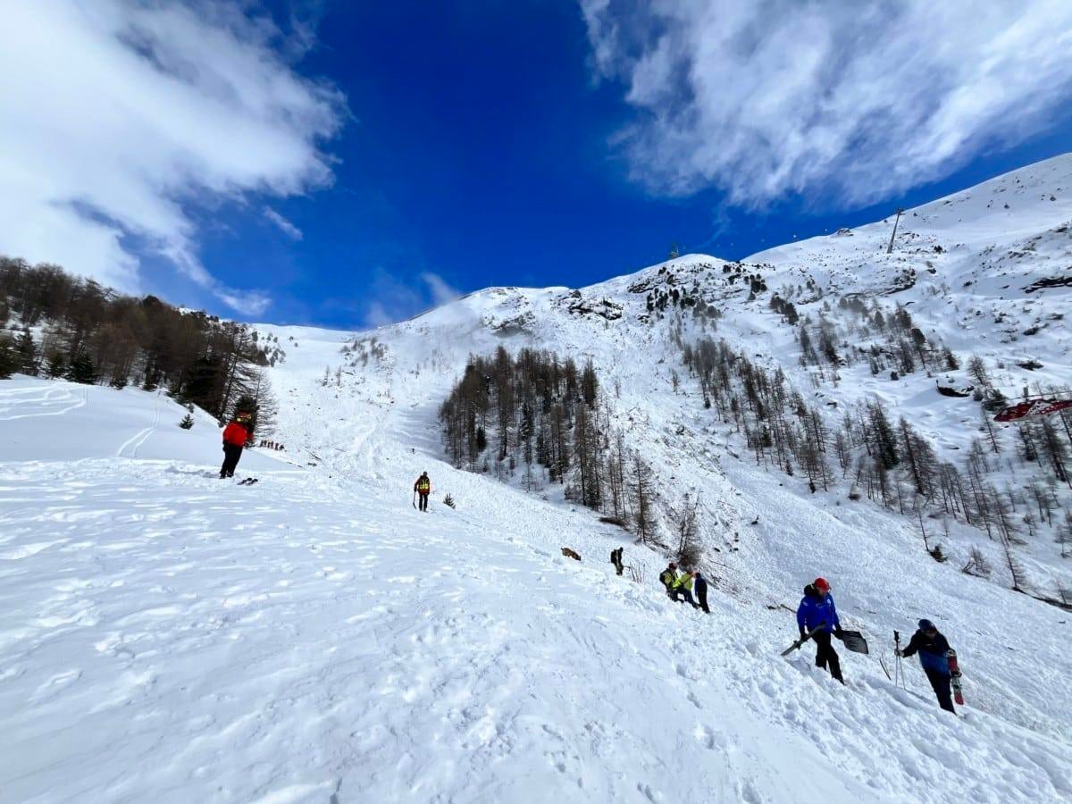 Avalanche kills American teenager and 2 other people near Swiss resort ...