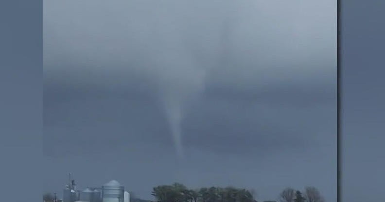 Funnel cloud spotted west of Kankakee, Illinois - CBS Chicago