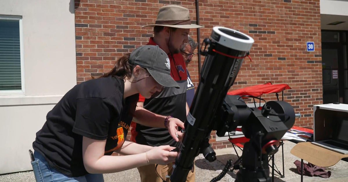 Students help NASA collect eclipse data - CBS News