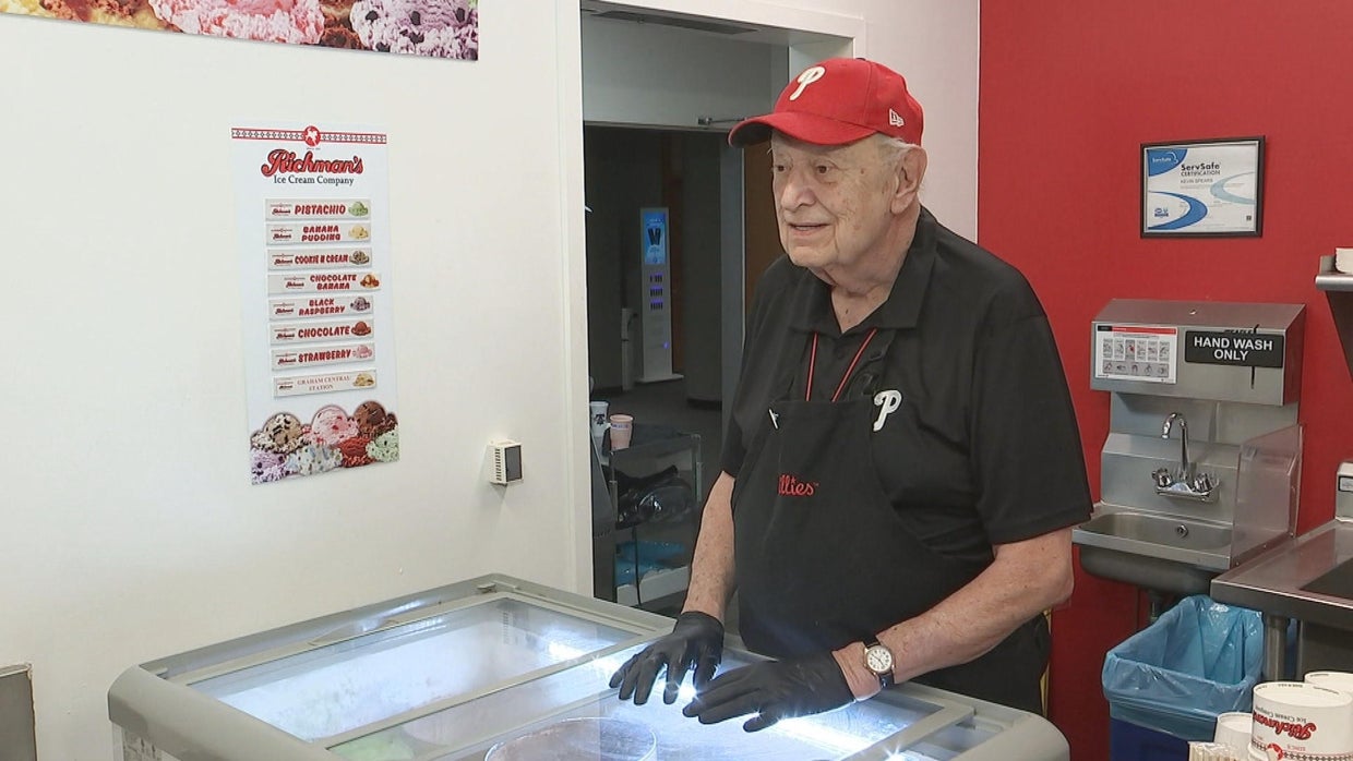 Phillies' longtime staff member "Frankie Two Scoops" celebrates 25 ...