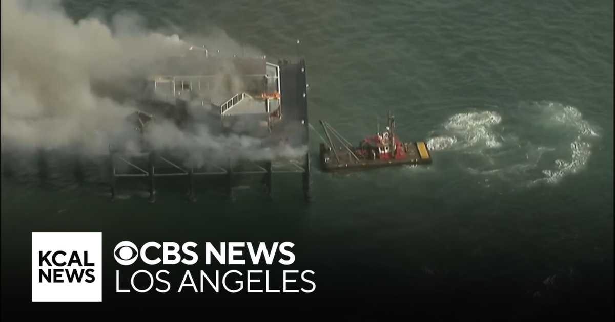 Firefighters save historic Oceanside Pier after flames engulf restaurant - CBS Los Angeles