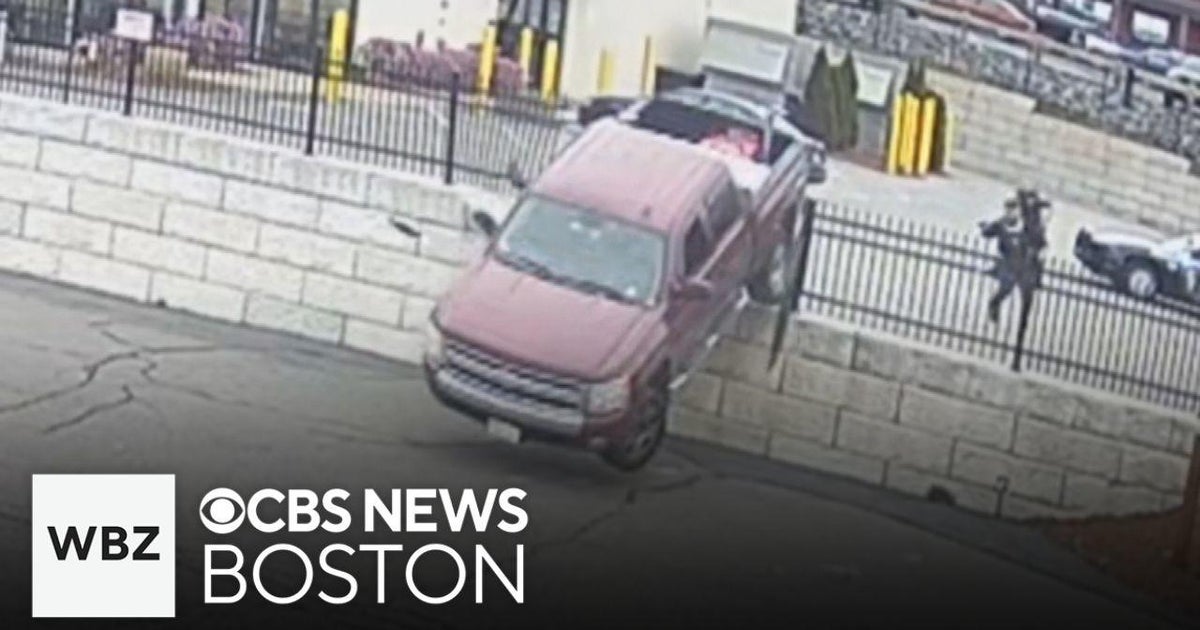 Driver arrested after high speed chase in Middleton, Danvers - CBS Boston