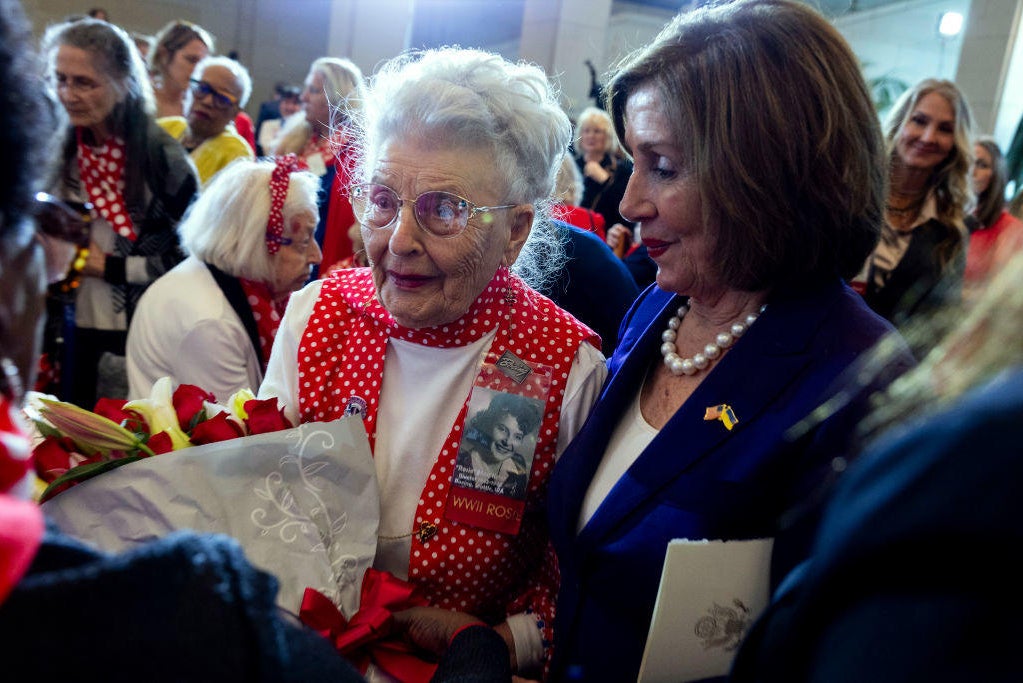 98-year-old "Rosie" Mae Krier revels in accepting Congressional Gold ...