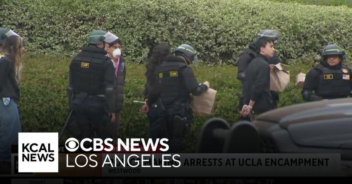 LAPD arresting protesters at UCLA - CBS Los Angeles