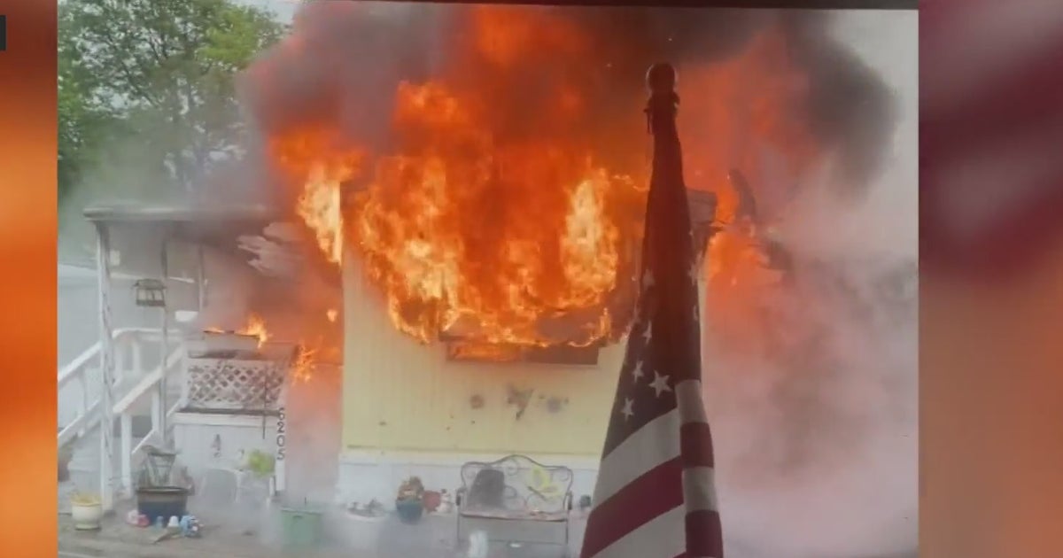 Lightning sparks mobile home fire in Northern California - CBS Sacramento