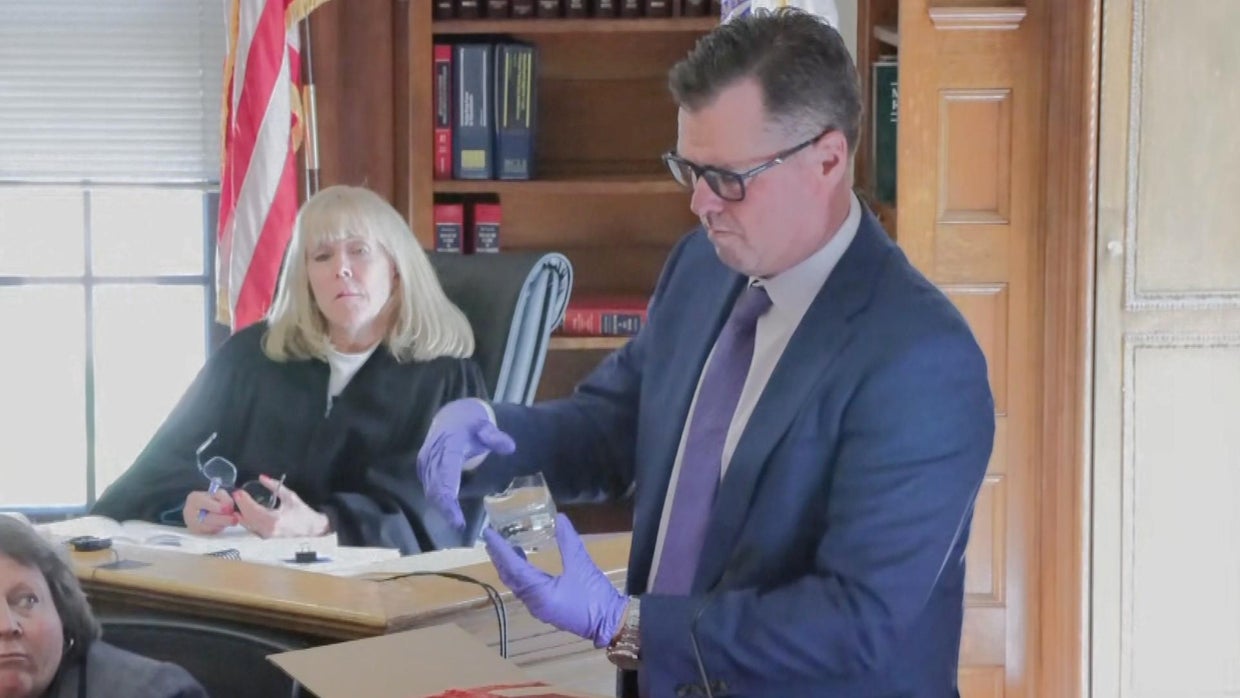 Karen Read's defense attorney questions Canton police sergeant on ties ...