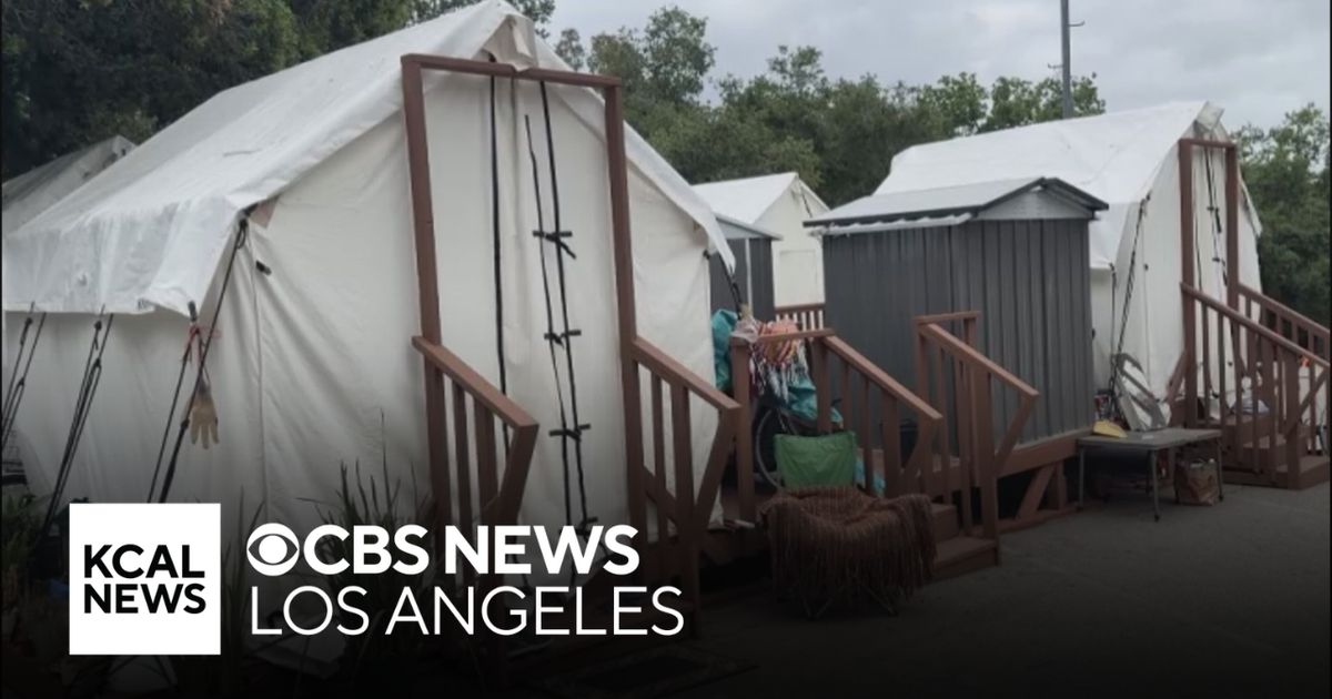 Ojai opens up City Hall's parking lot to help homeless residents - CBS ...