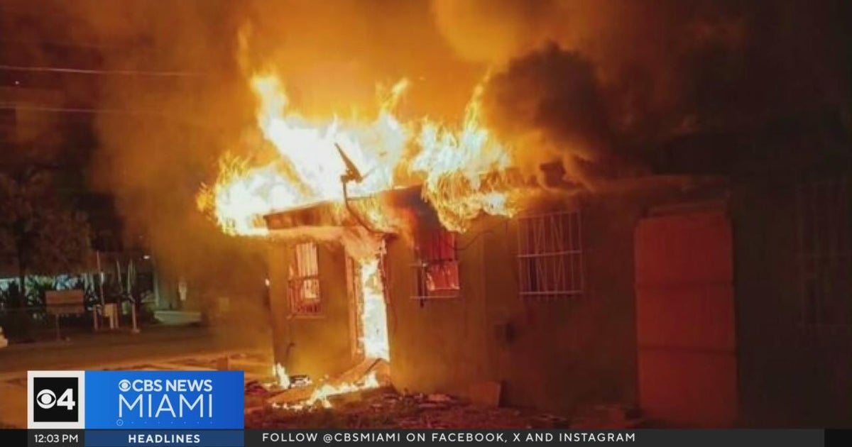 Miami quadplex destroyed in early morning fire - CBS Miami
