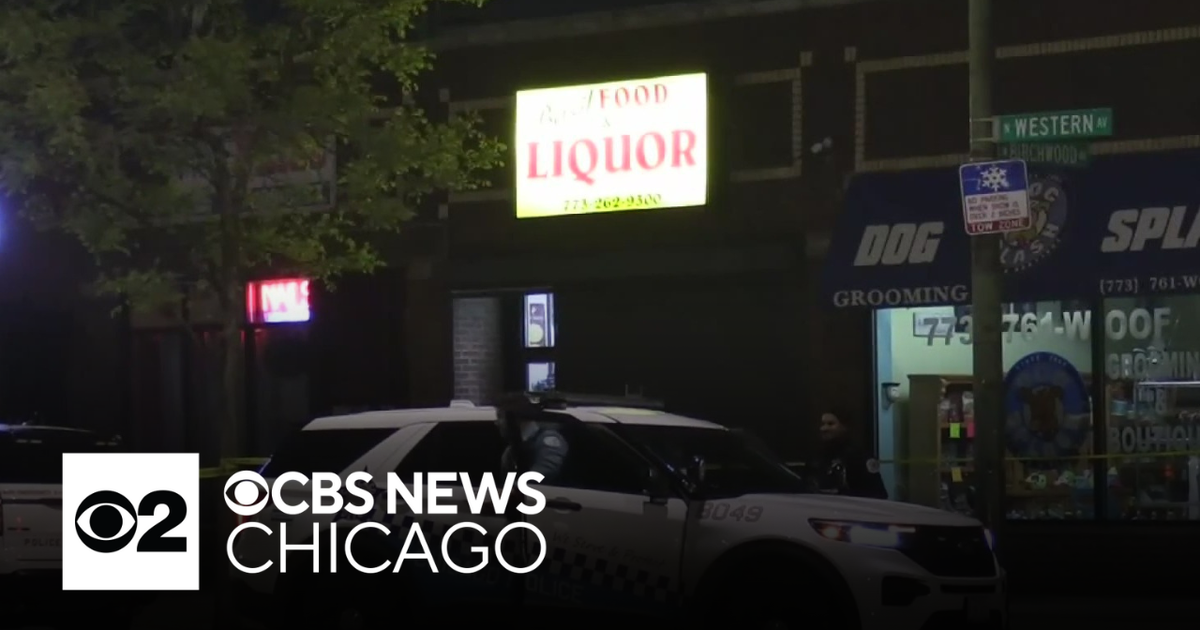 Armed robbers target North, Northwest Side businesses - CBS Chicago