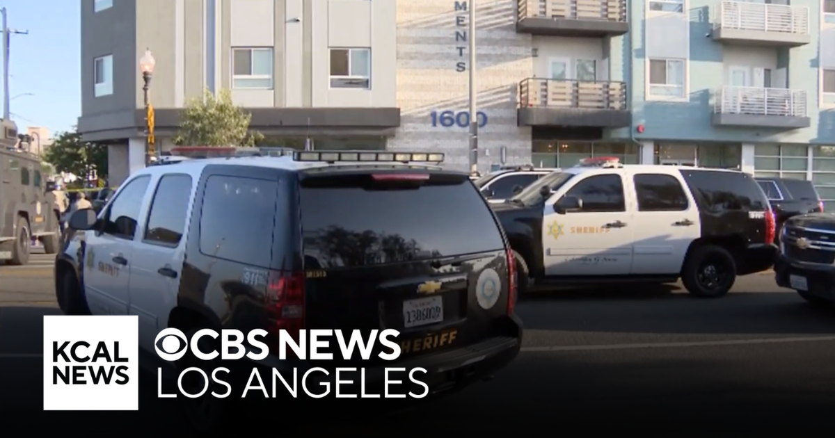 Shooting suspect arrested hours after barricading inside of South LA ...