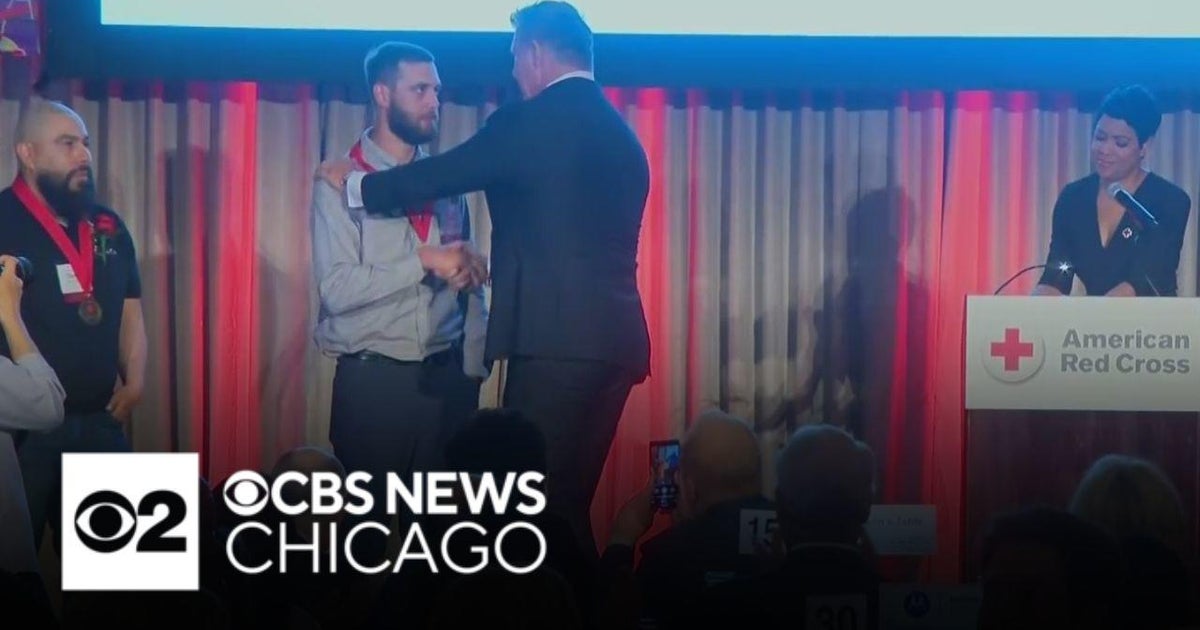 Red Cross honors 19 heroes for their work in the community - CBS Chicago