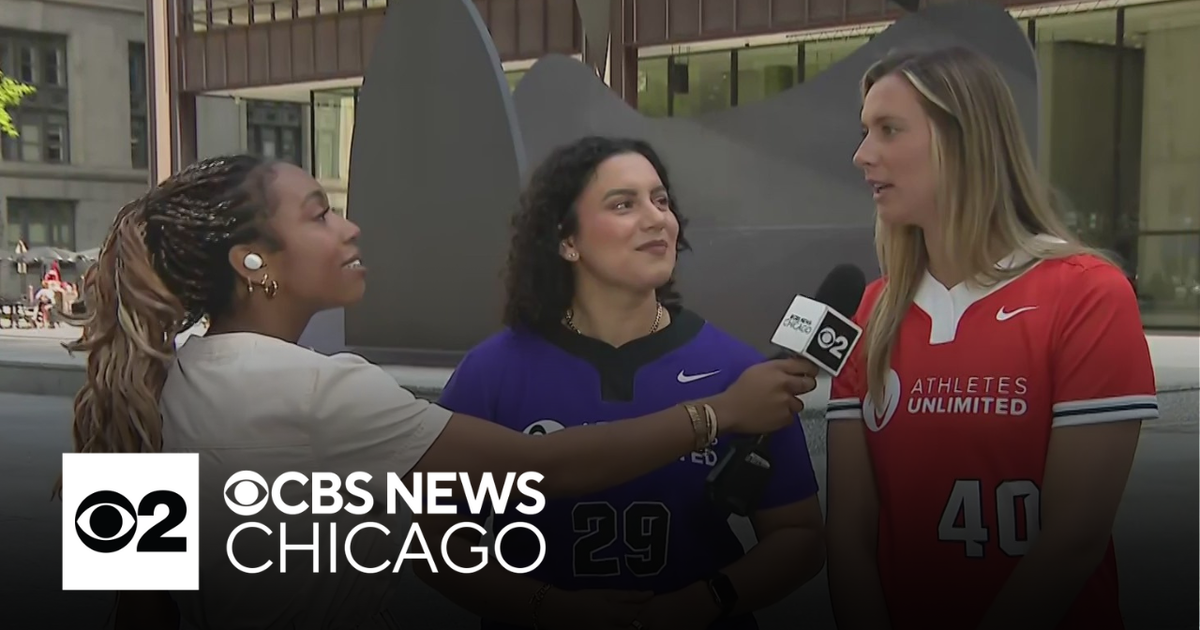 Celebrating women's professional softball at Daley Plaza - CBS Chicago