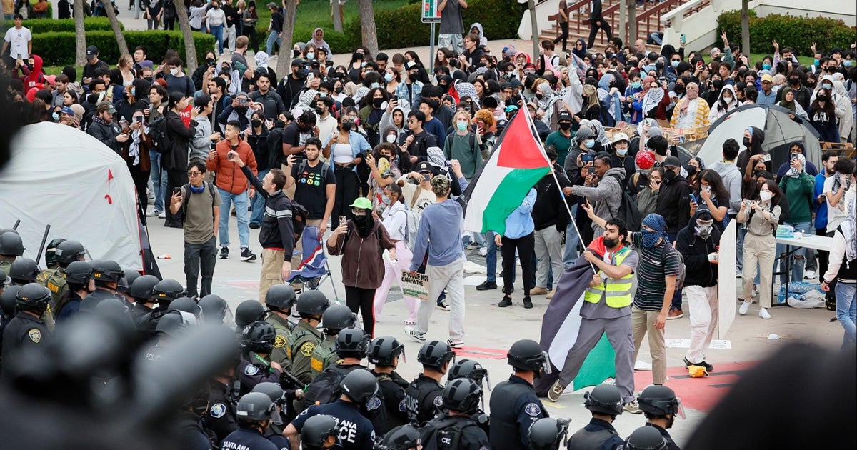Police clear protest encampment over war in Gaza at UC Irvine - CBS News