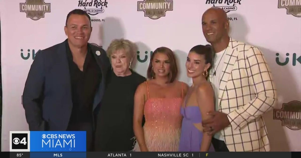 Former Miami Dolphin Jason Taylor hosts community hall of fame dinner ...