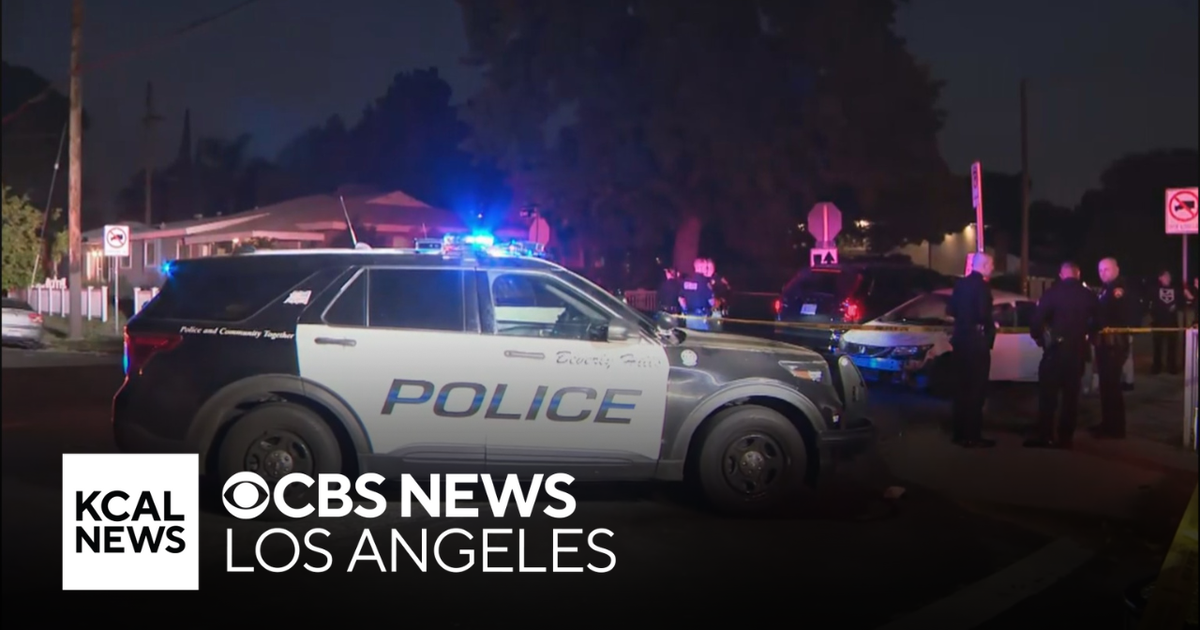 High-speed pursuit through Hollywood Hills ends after suspect crashes into innocent driver - CBS ...